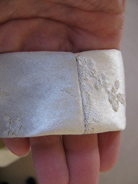 How To Shorten Shoulder Straps on Your Dress or Top – The Sewing Garden