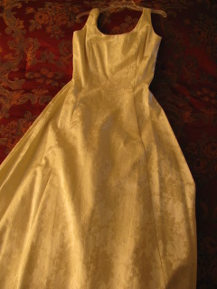 How To Shorten Shoulder Straps on Your Dress or Top – The Sewing Garden